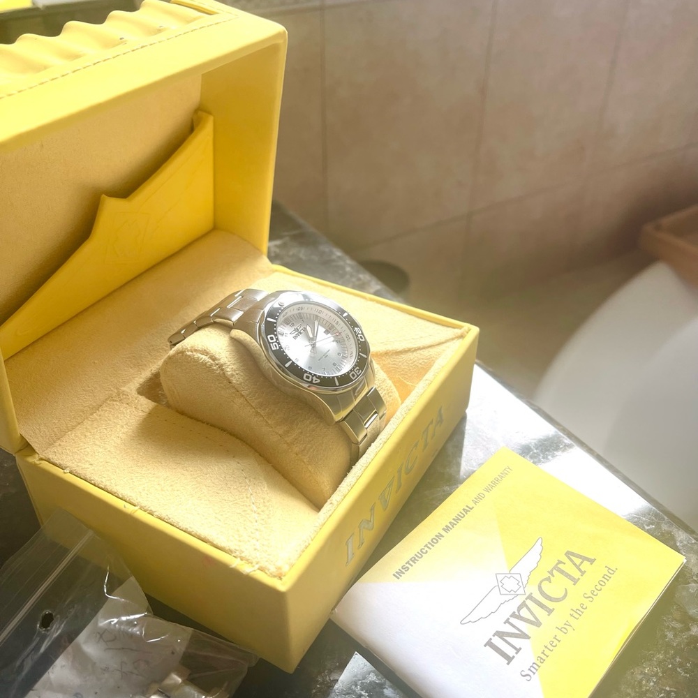 Vintage Mens Invicta Watch 100m Dive/Water Resistance - Gem